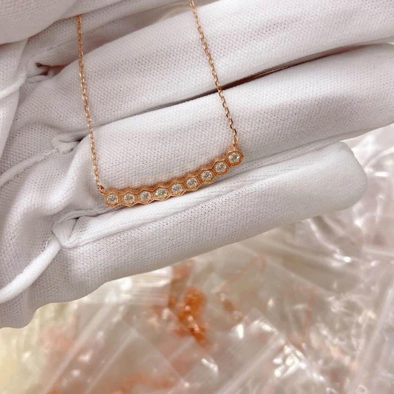 Low-cost Chaumet Necklaces