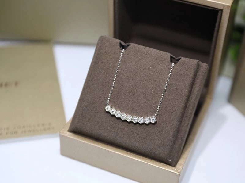 Low-cost Chaumet Necklaces