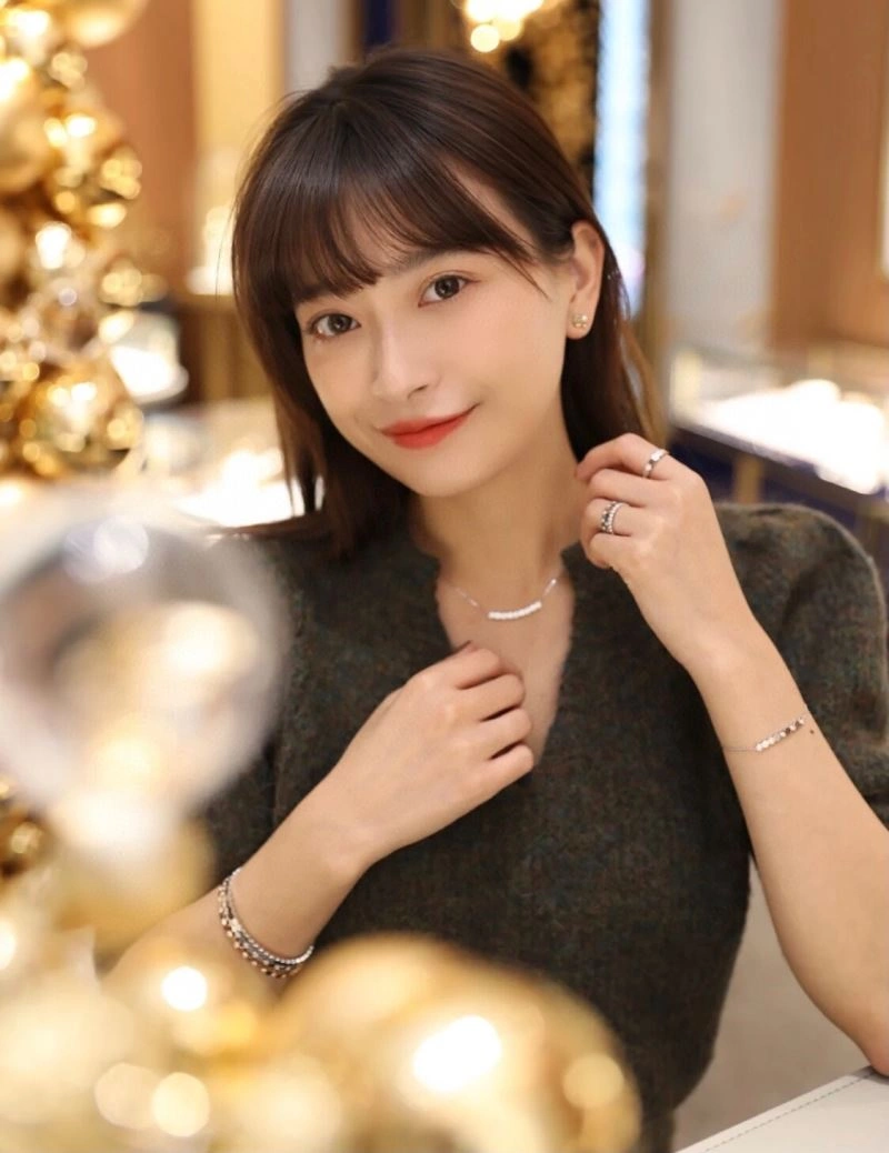 Low-cost Chaumet Necklaces