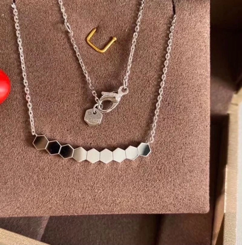 Low-cost Chaumet Necklaces