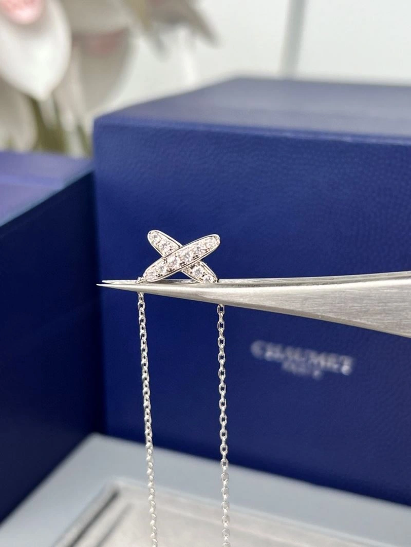Low-cost Chaumet Necklaces