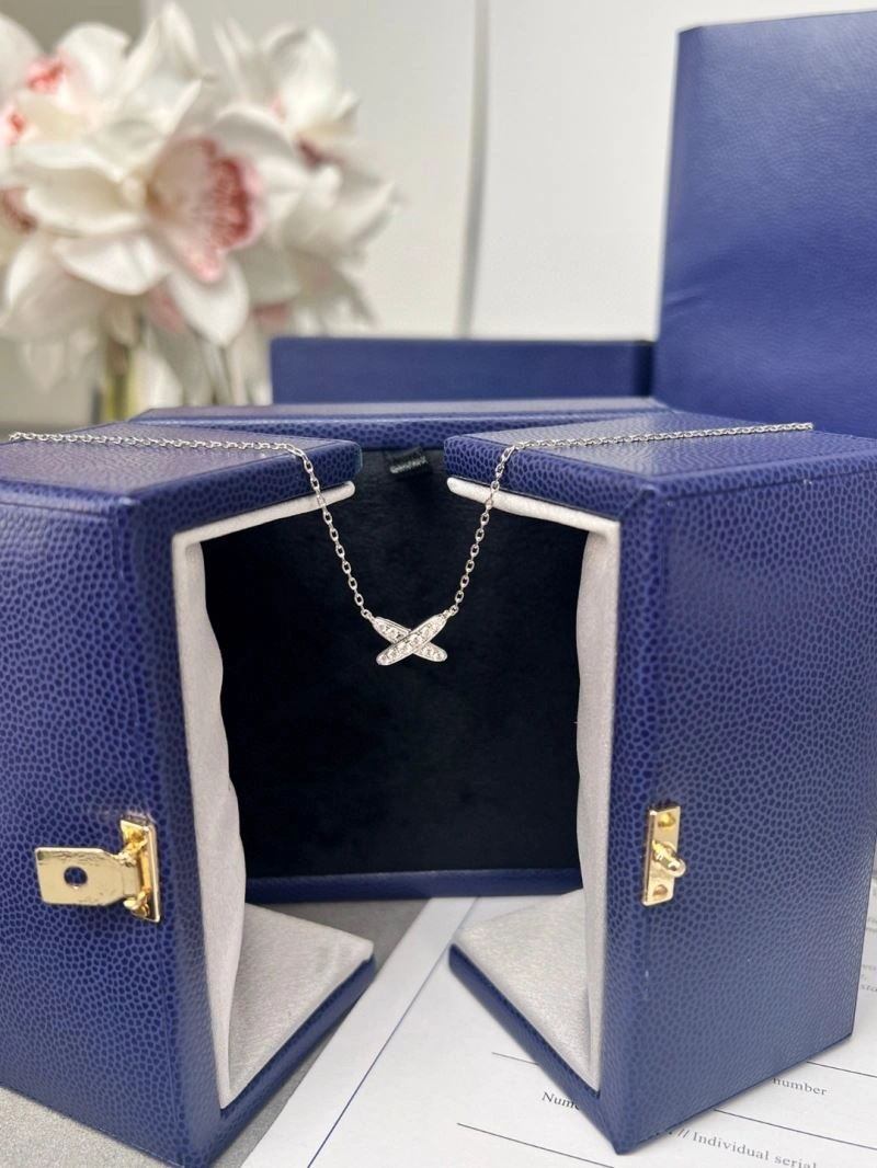 Low-cost Chaumet Necklaces
