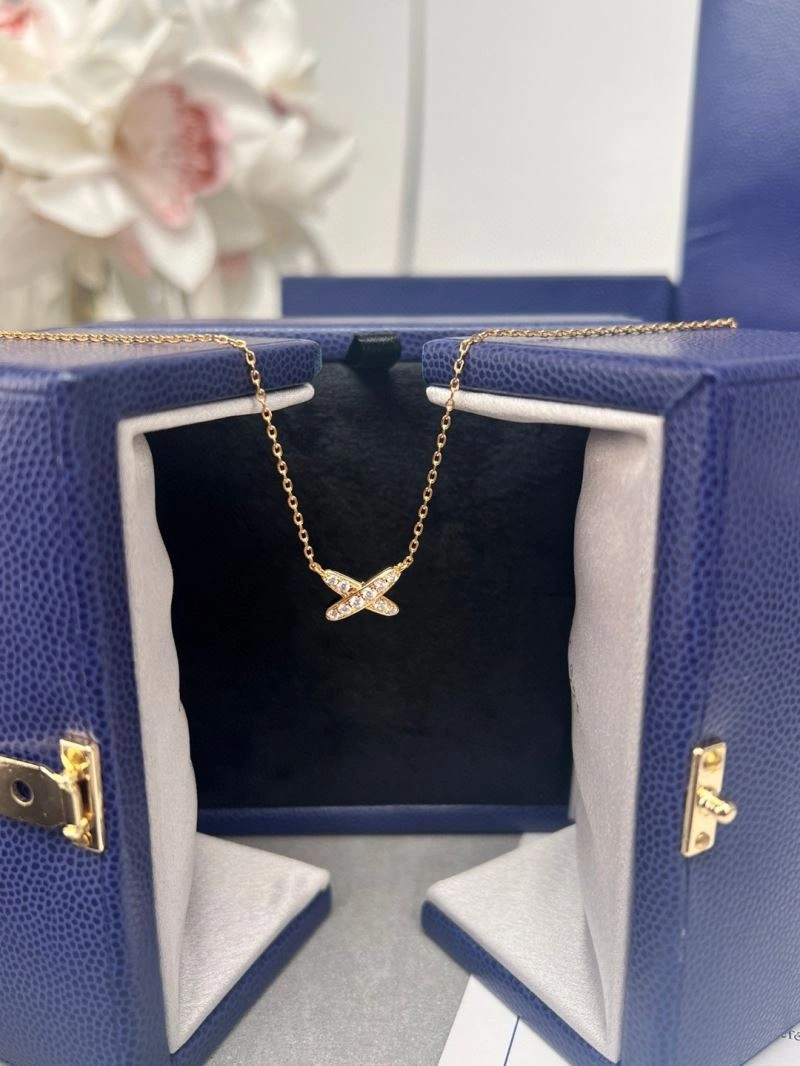 High fidelity Chaumet Necklaces