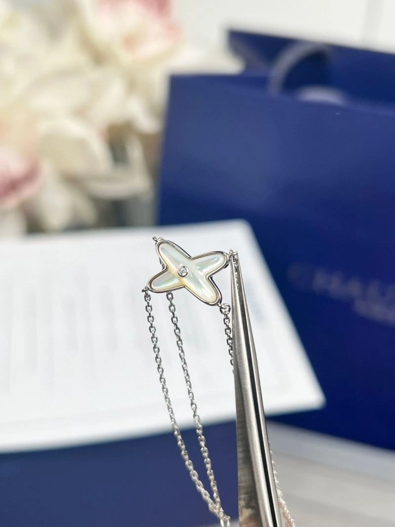 Top match Chaumet Necklaces