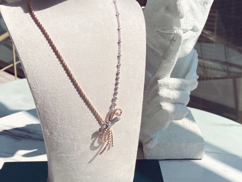 Low-cost Chaumet Necklaces