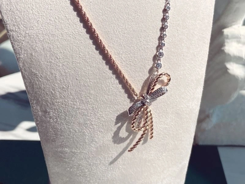 Low-cost Chaumet Necklaces