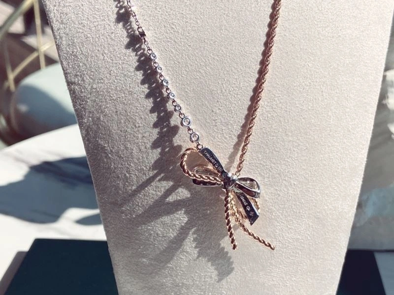 Low-cost Chaumet Necklaces