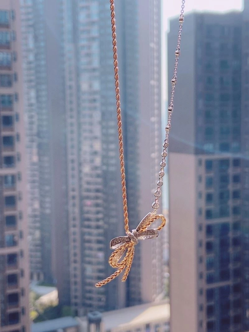 Low-cost Chaumet Necklaces