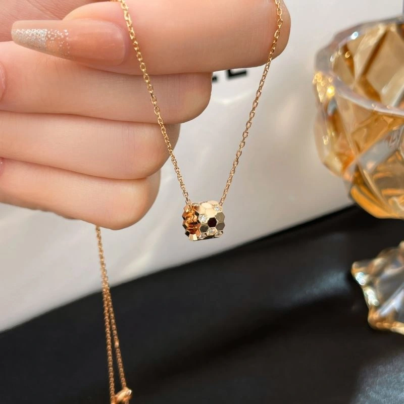 Precise copy Chaumet Necklaces