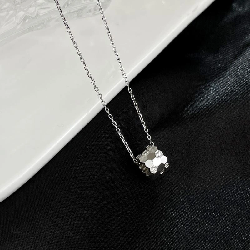 Precise copy Chaumet Necklaces