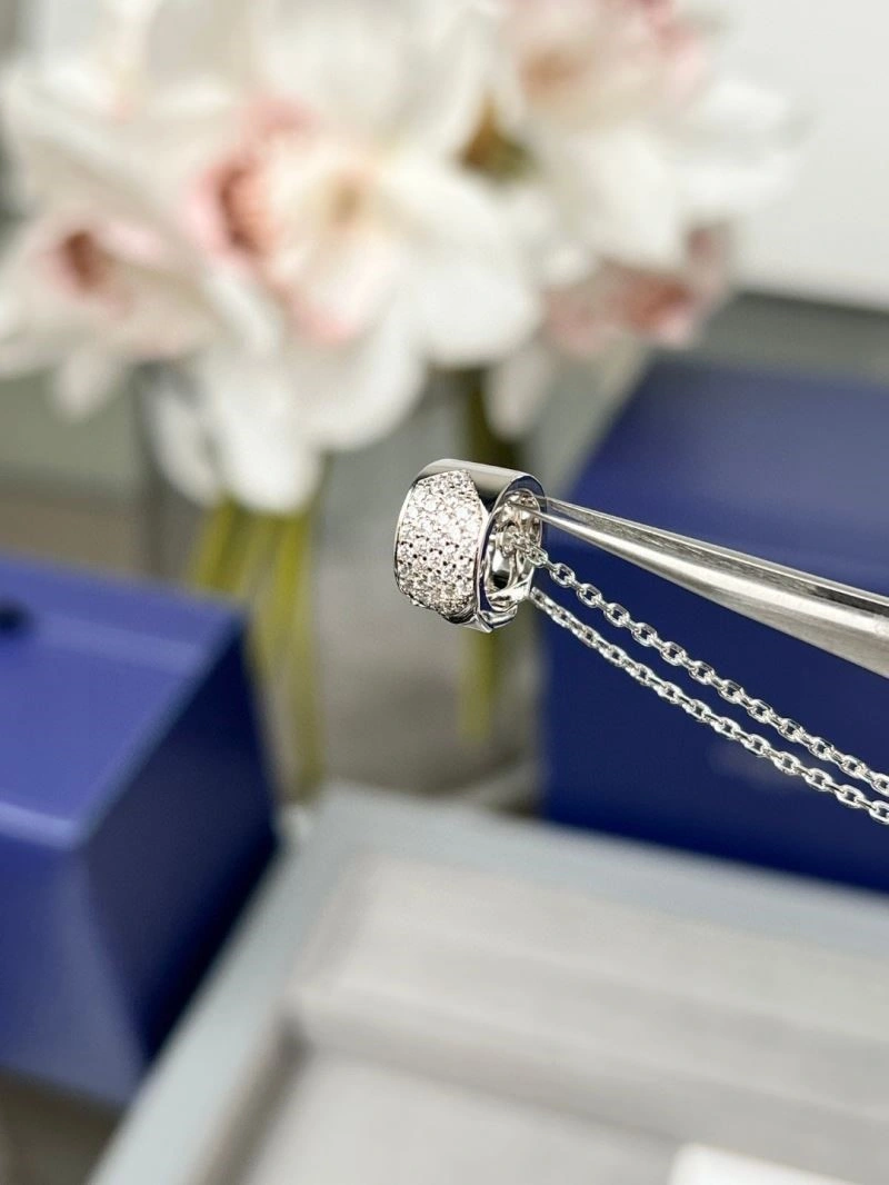 Top mirror Chaumet Necklaces