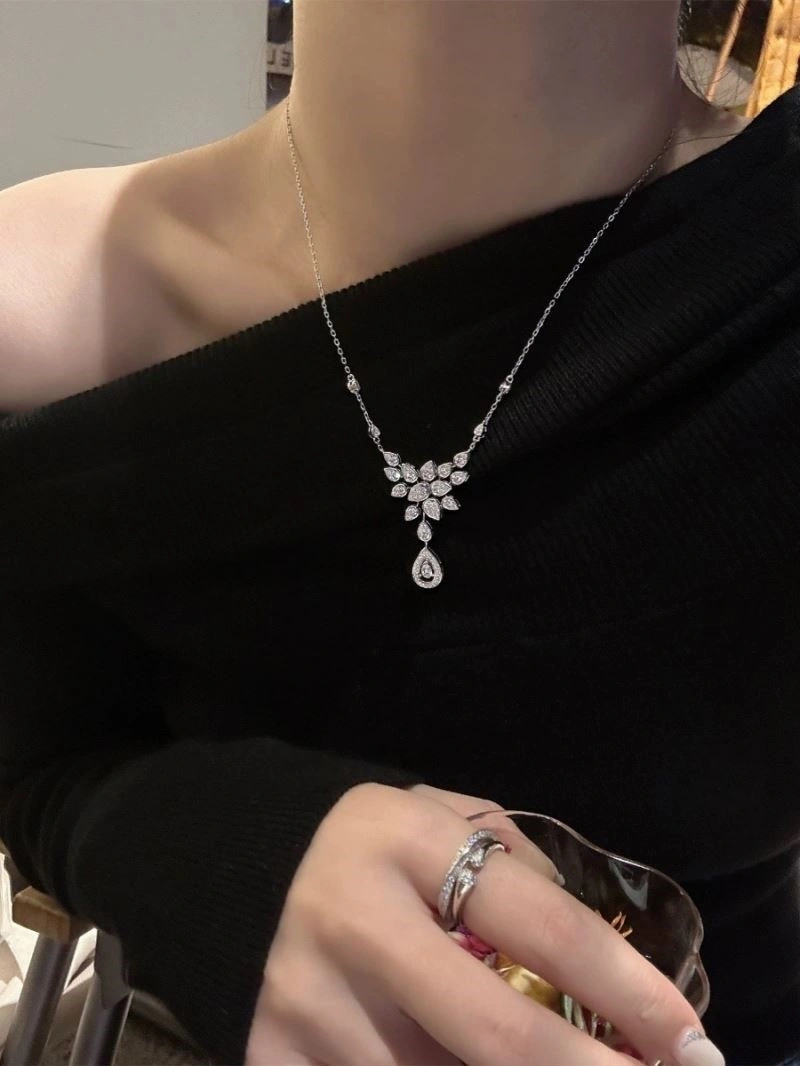 Brand-authenticated Chaumet Necklaces