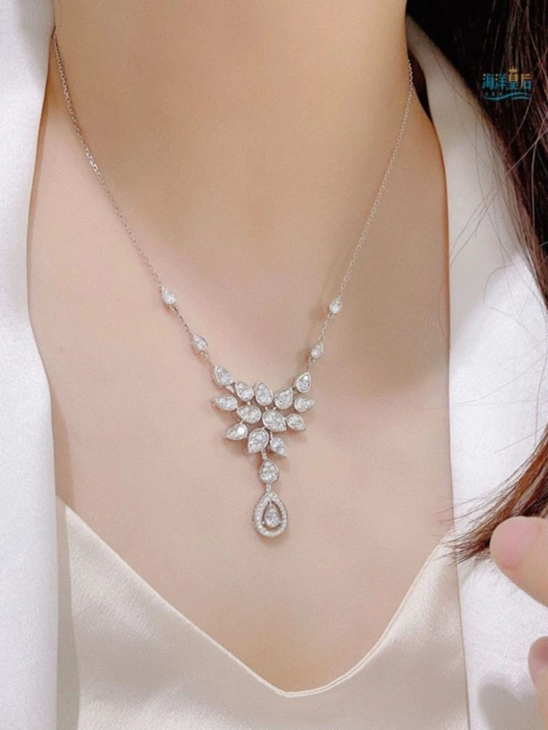 Brand-authenticated Chaumet Necklaces