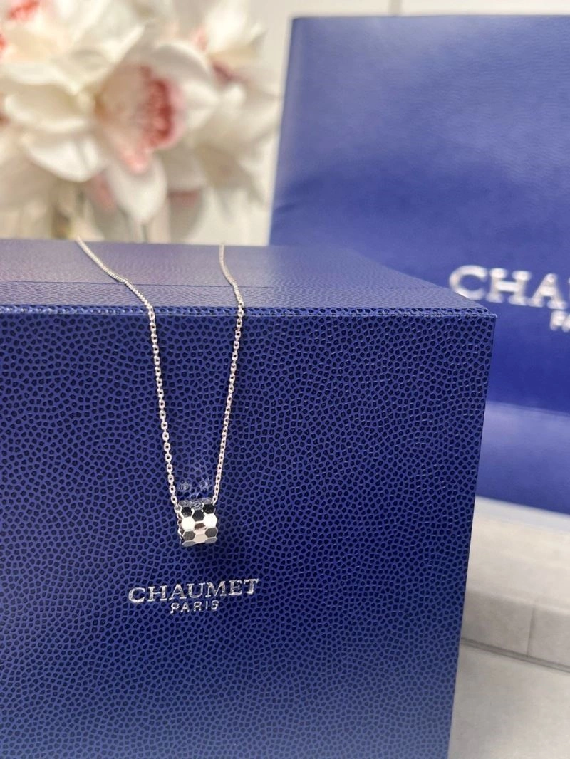 Indistinguishable Chaumet Necklaces