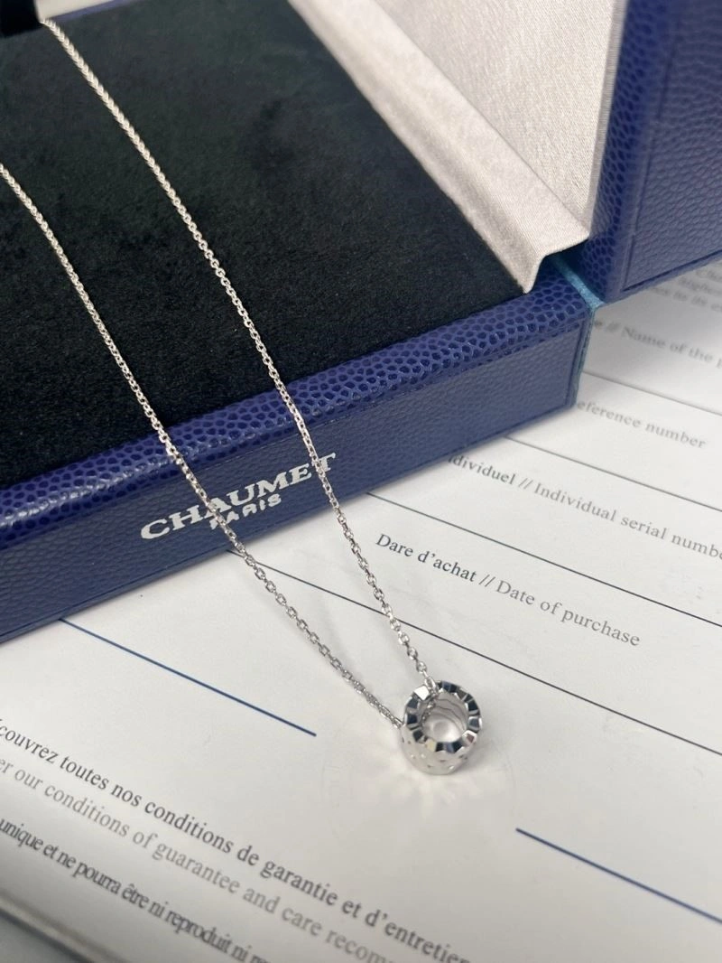 Indistinguishable Chaumet Necklaces