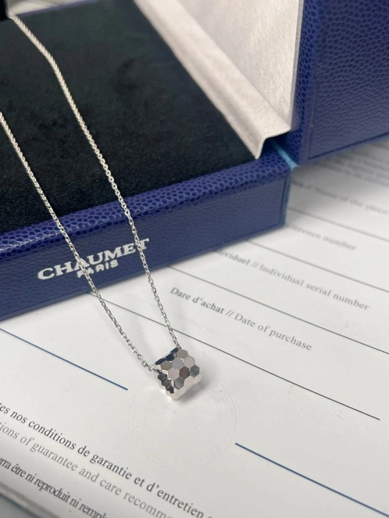Indistinguishable Chaumet Necklaces