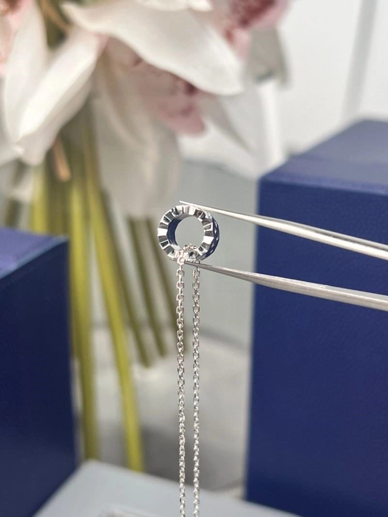 Indistinguishable Chaumet Necklaces