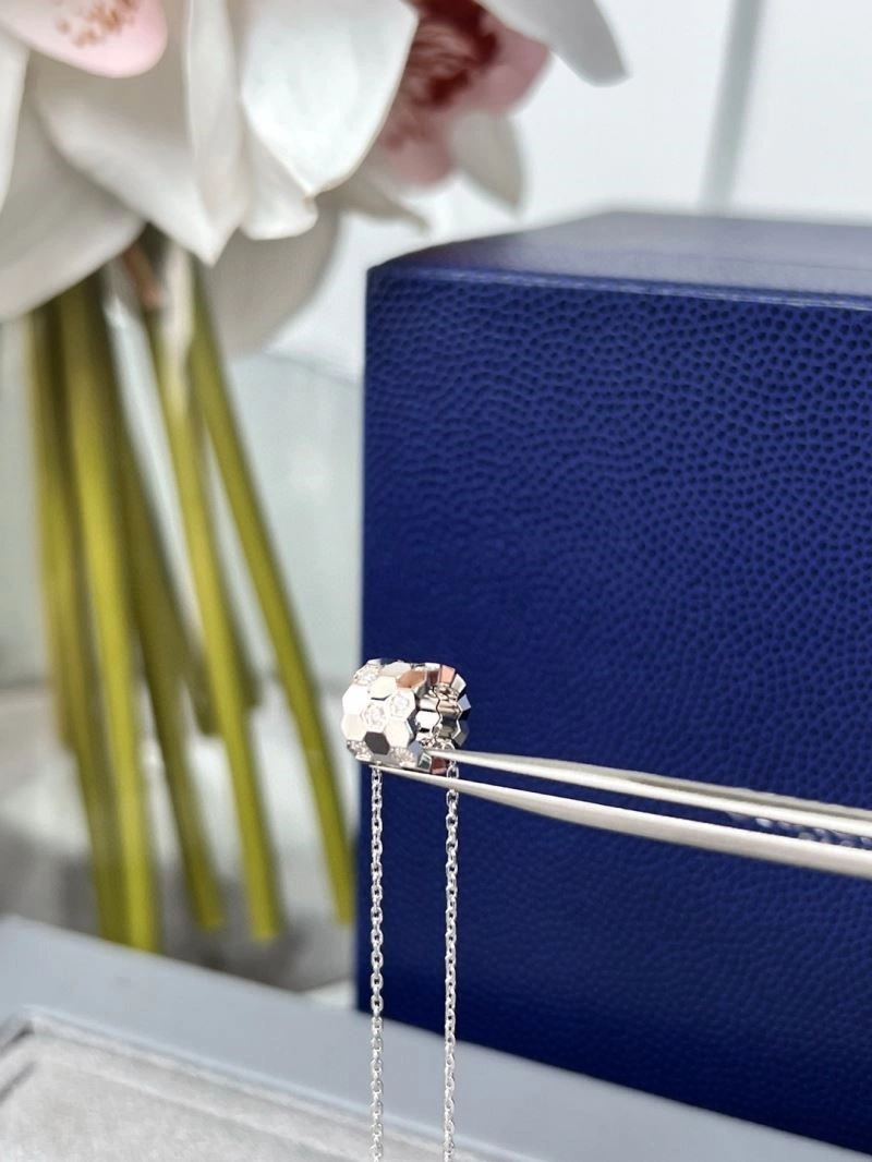Precise copy Chaumet Necklaces