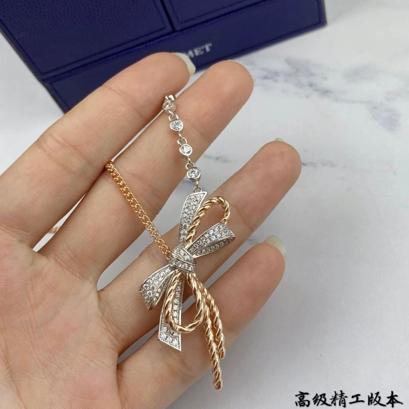 Indistinguishable Chaumet Necklaces