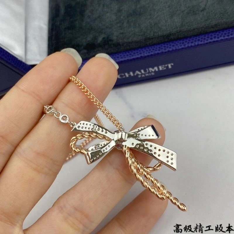 Indistinguishable Chaumet Necklaces
