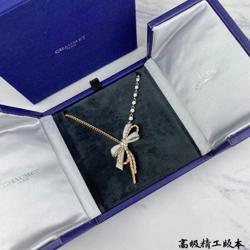 Indistinguishable Chaumet Necklaces