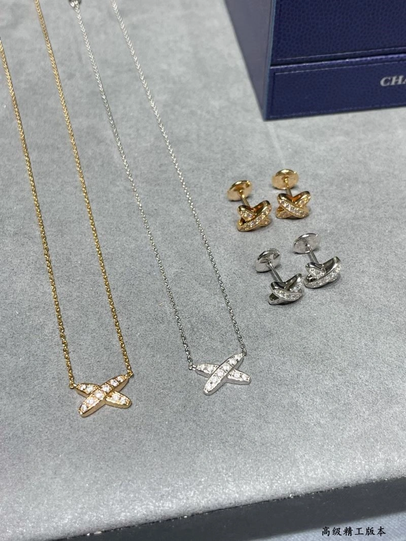 Budget-friendly Chaumet Necklaces