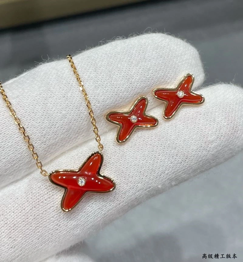 High fidelity Chaumet Necklaces