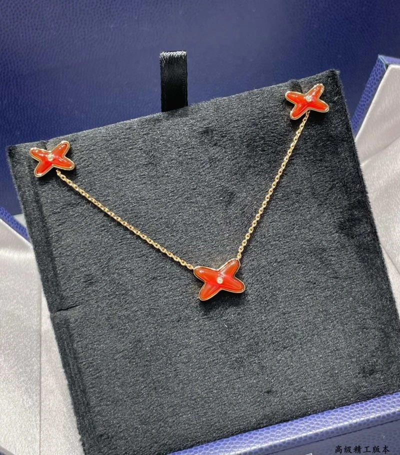 High fidelity Chaumet Necklaces