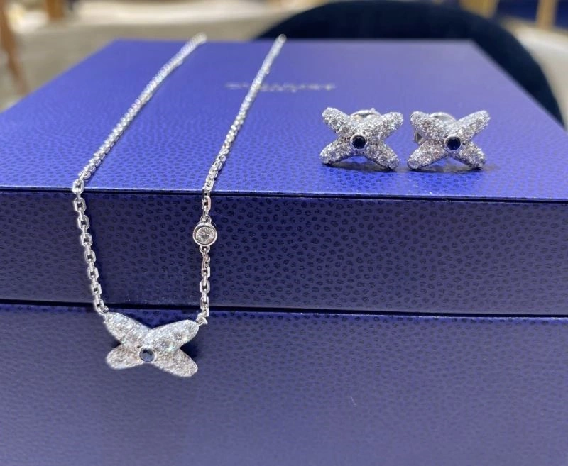 Brand-authenticated Chaumet Necklaces