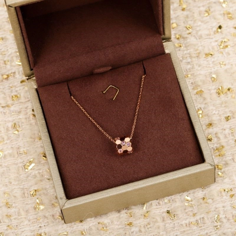 Bargain Chaumet Necklaces