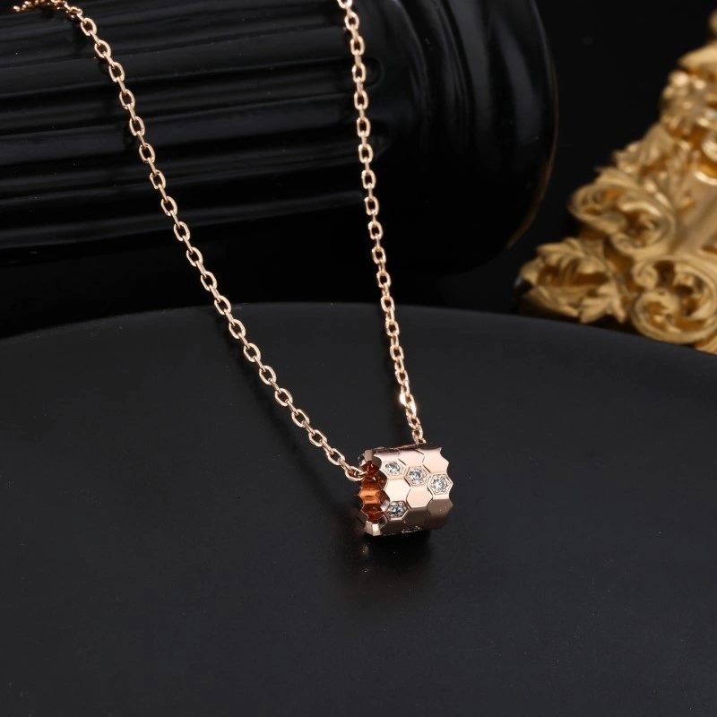 Accurate model Chaumet Necklaces