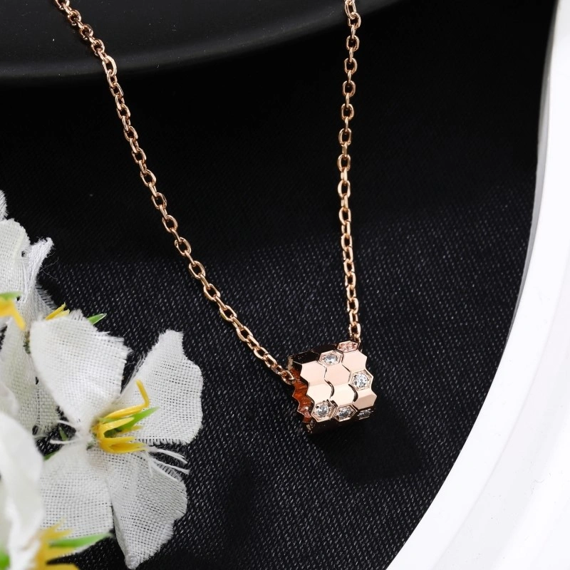 Accurate model Chaumet Necklaces
