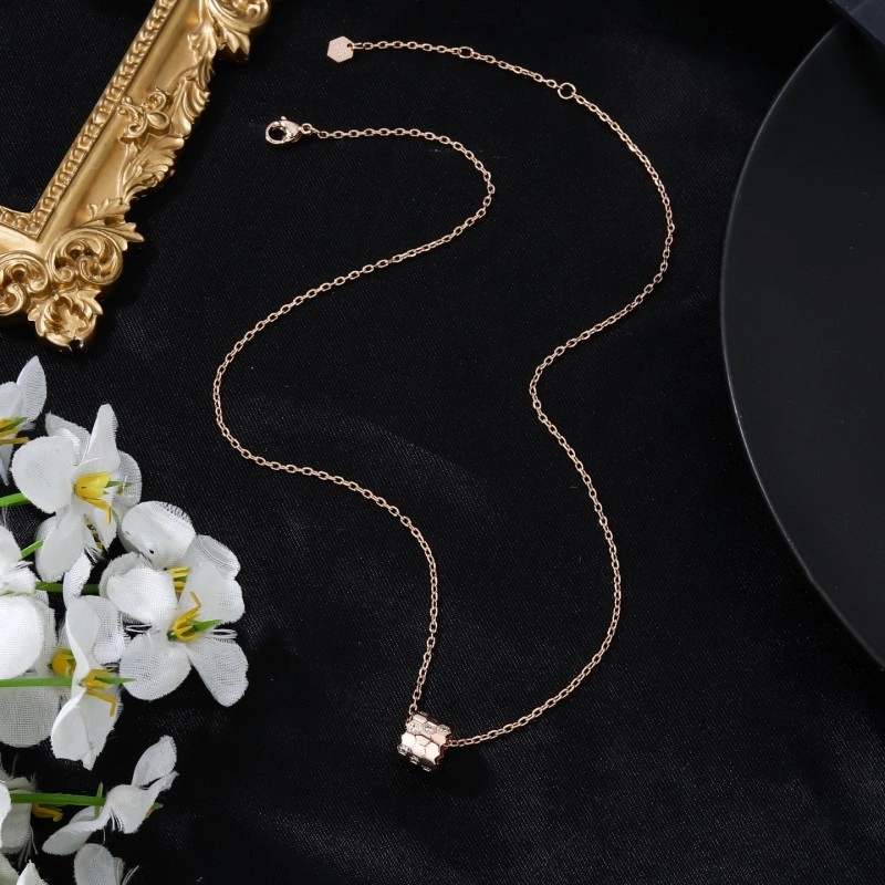 Accurate model Chaumet Necklaces