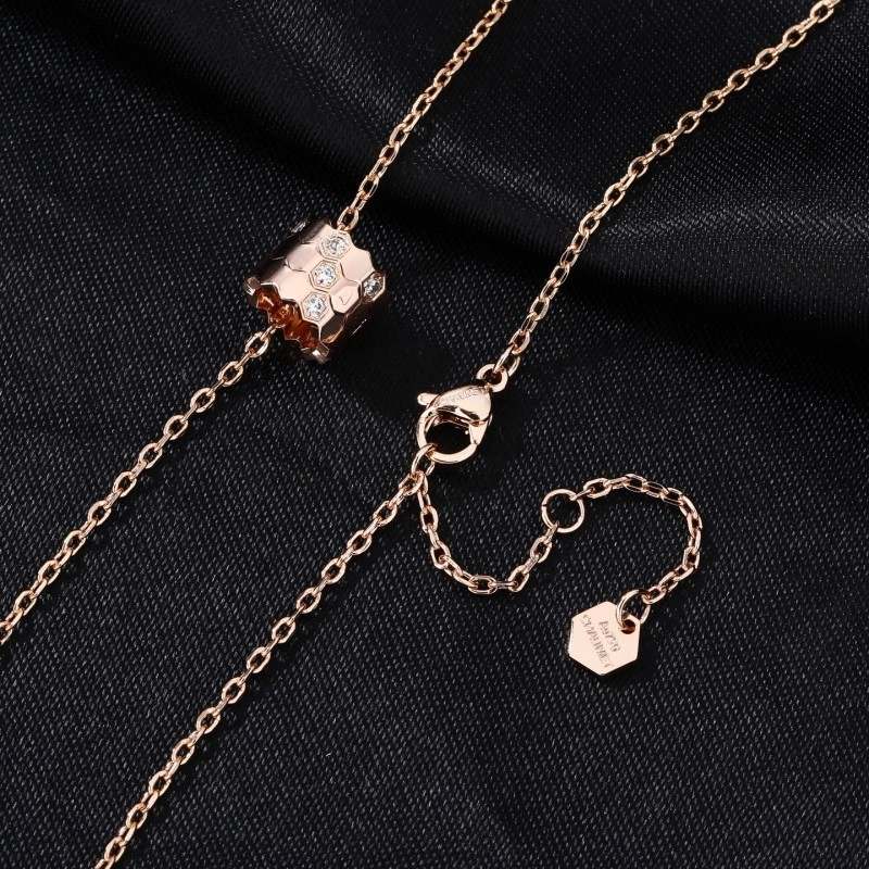 Accurate model Chaumet Necklaces