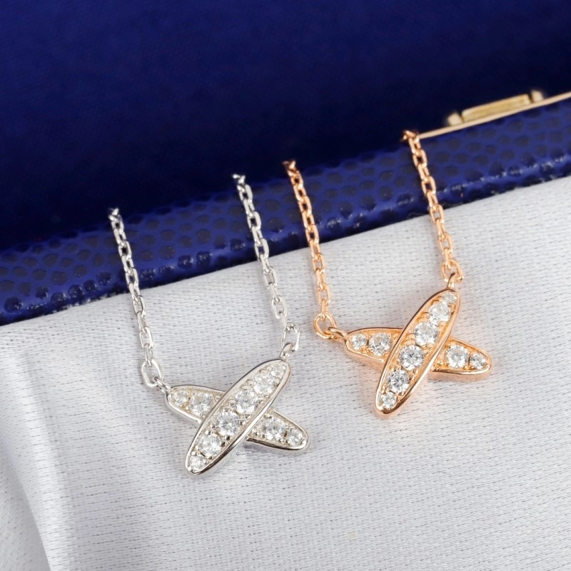 Accurate model Chaumet Necklaces