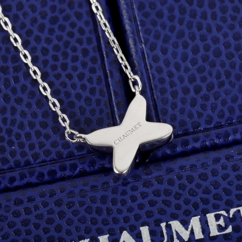 Accurate model Chaumet Necklaces