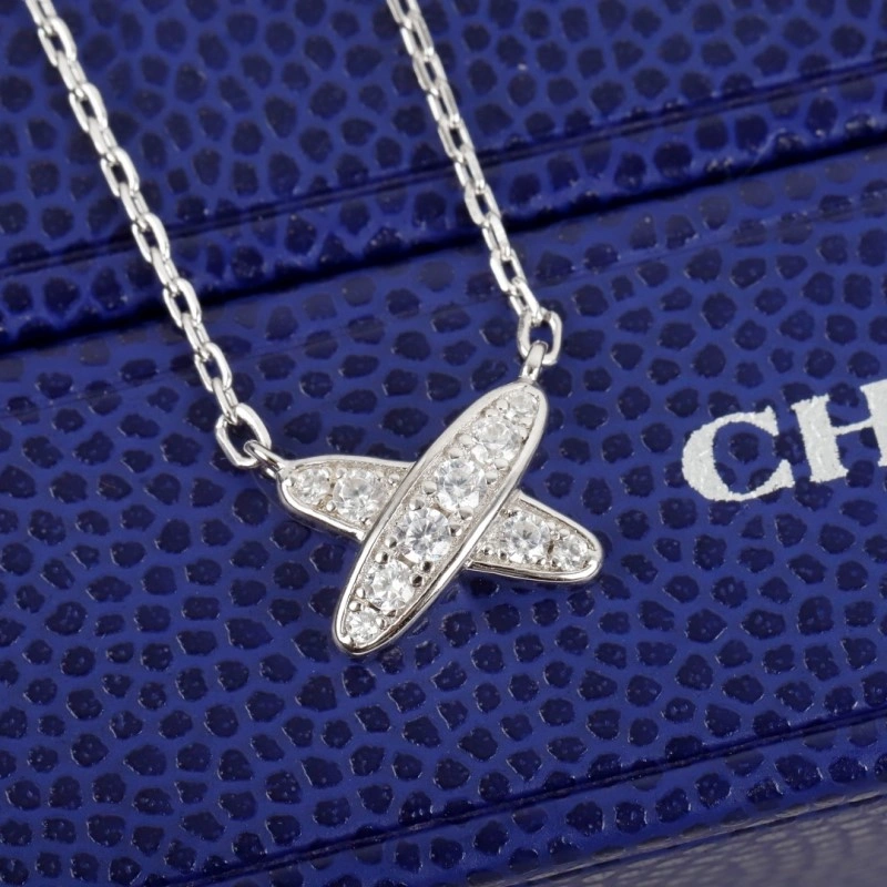 Accurate model Chaumet Necklaces