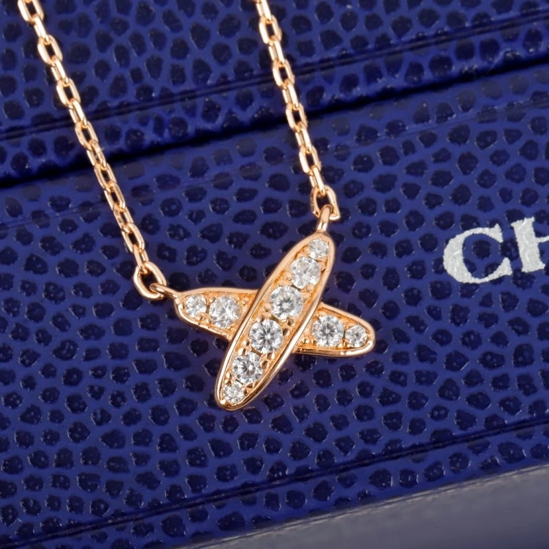 Accurate model Chaumet Necklaces