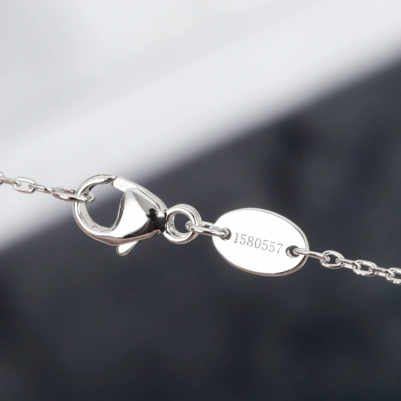 Accurate model Chaumet Necklaces