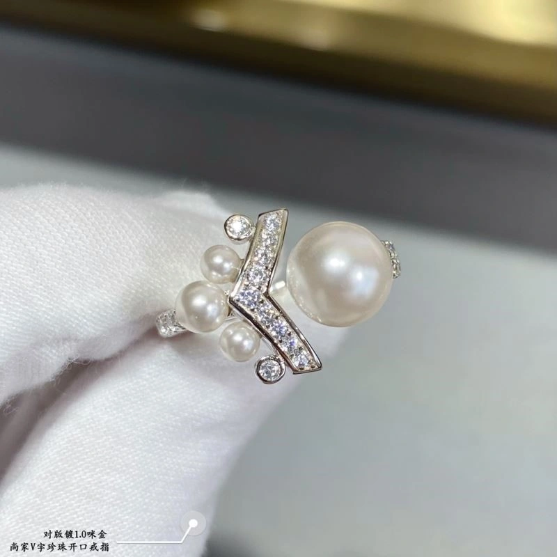 Top mirror Chaumet Rings