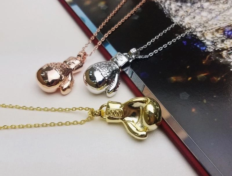 Indistinguishable Chiseled Necklaces
