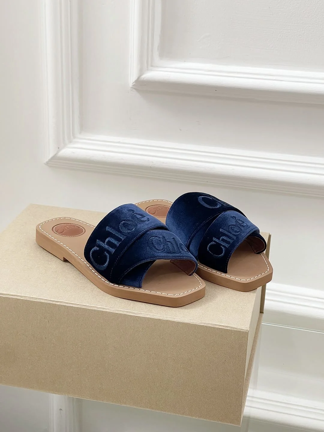 Accurate model Chloe Sandals