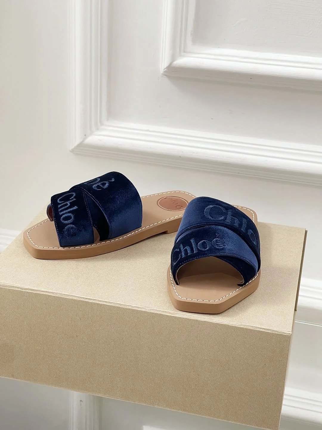 Accurate model Chloe Sandals