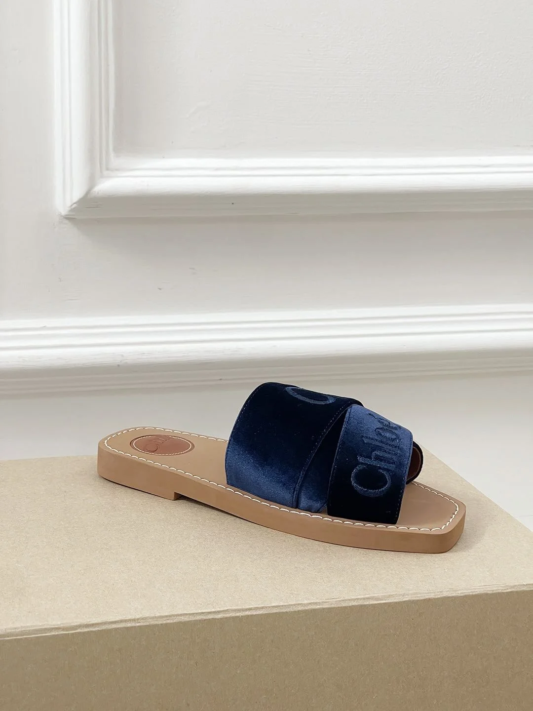 Accurate model Chloe Sandals