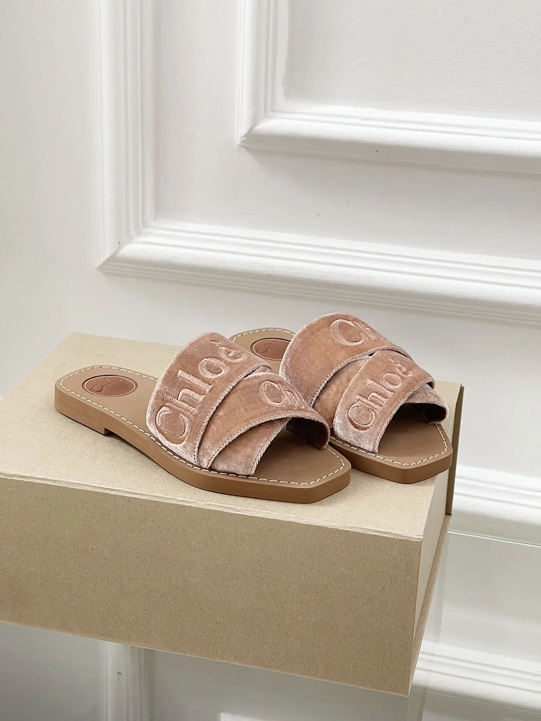 Low-cost Chloe Sandals