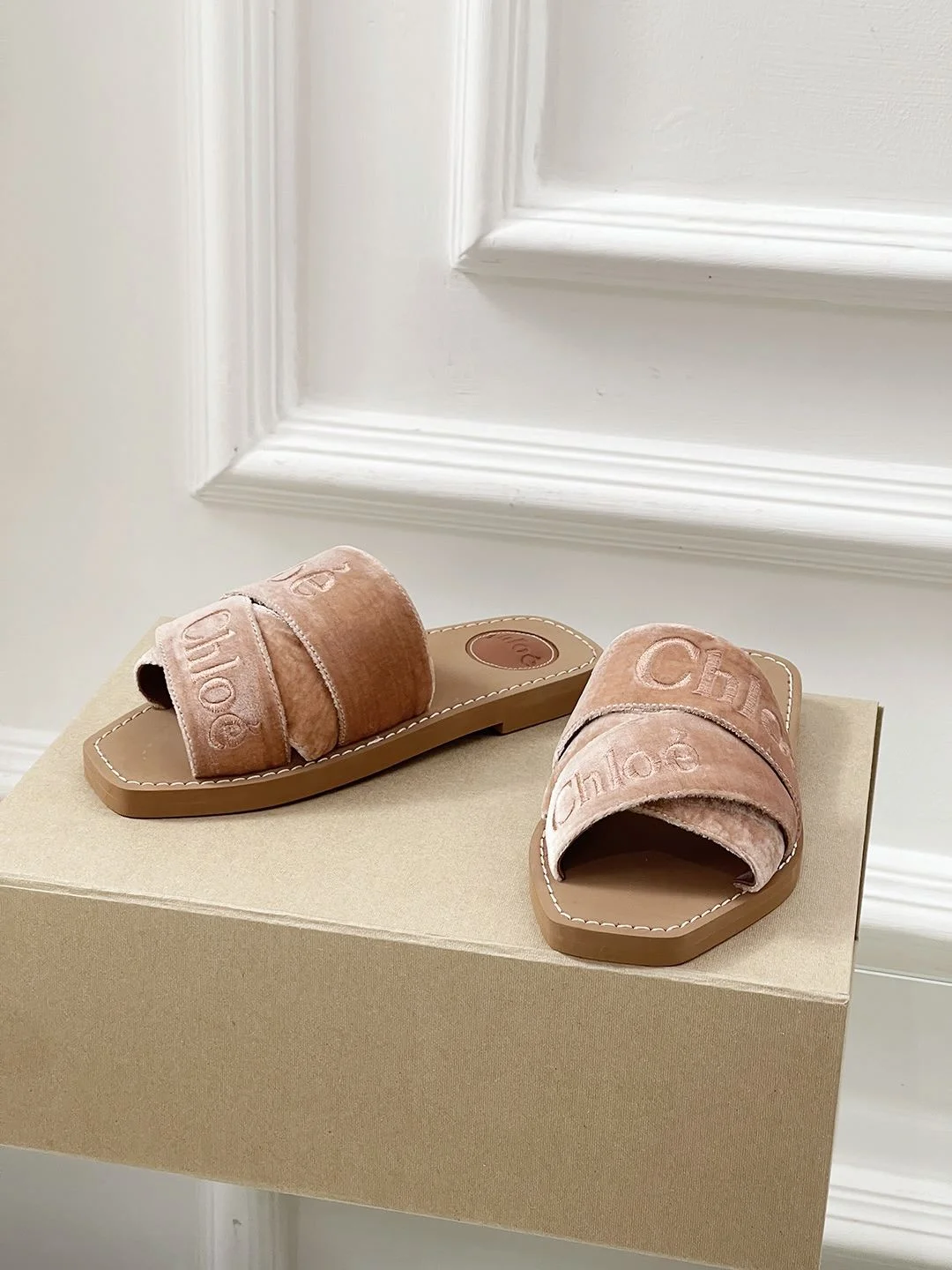 Low-cost Chloe Sandals