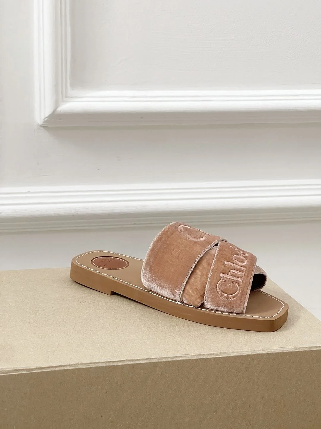 Low-cost Chloe Sandals