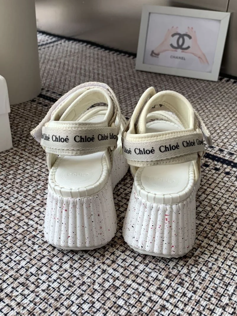 Low-cost Chloe Sandals