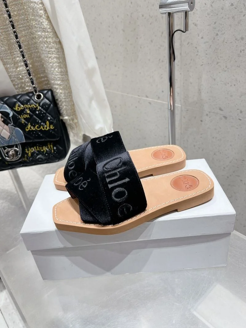 Low-cost Chloe Sandals