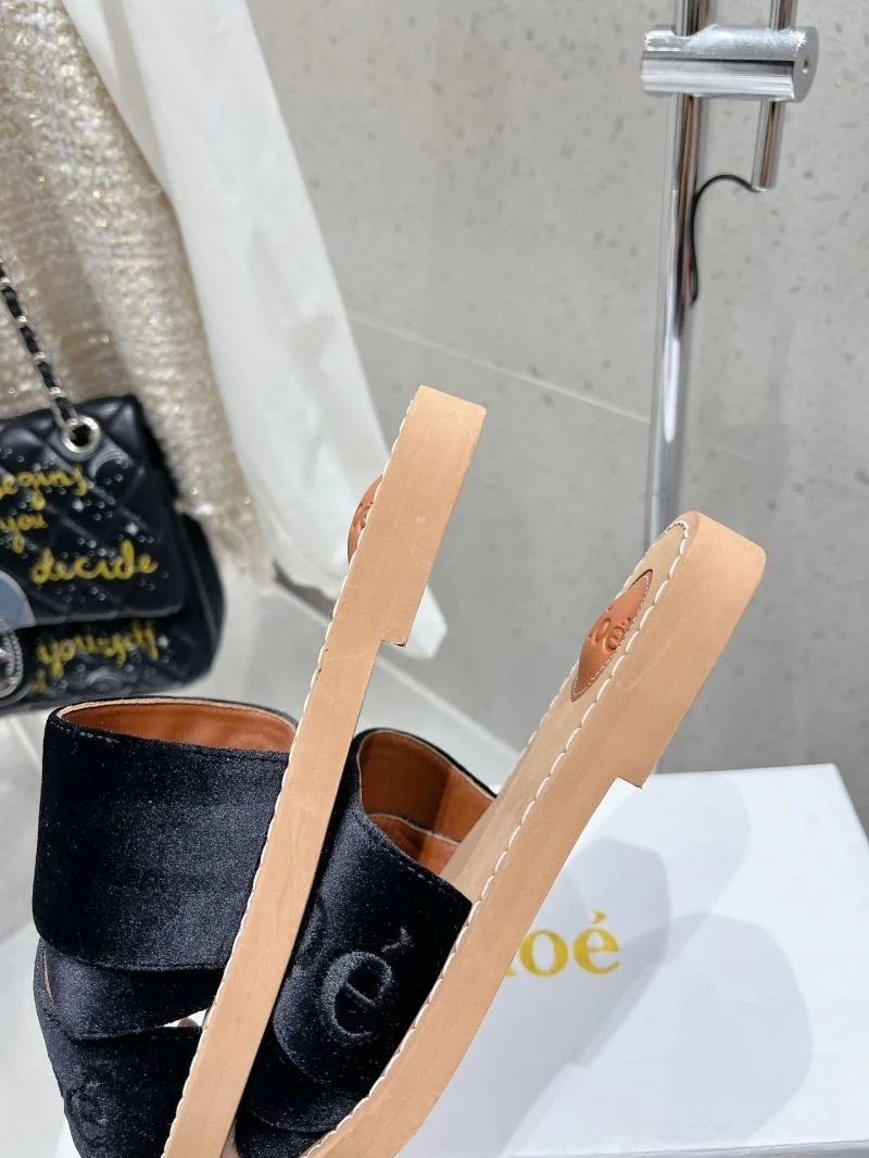 Low-cost Chloe Sandals